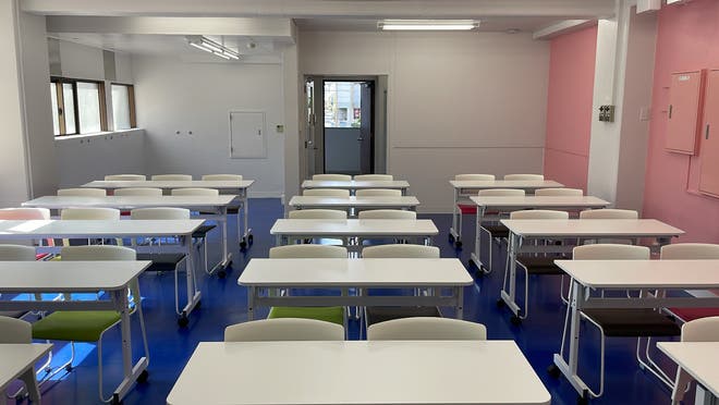 【旭橋駅徒歩3分】定員35+α名!プロジェクター含む備品・高速Wi-Fi無料!泉崎201会議室の写真3