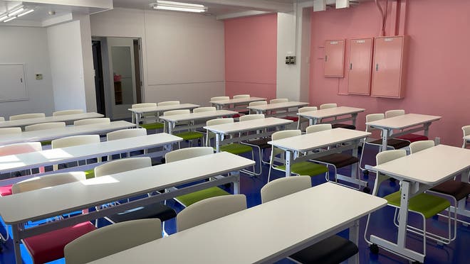 【旭橋駅徒歩3分】定員35+α名!プロジェクター含む備品・高速Wi-Fi無料!泉崎201会議室の写真4