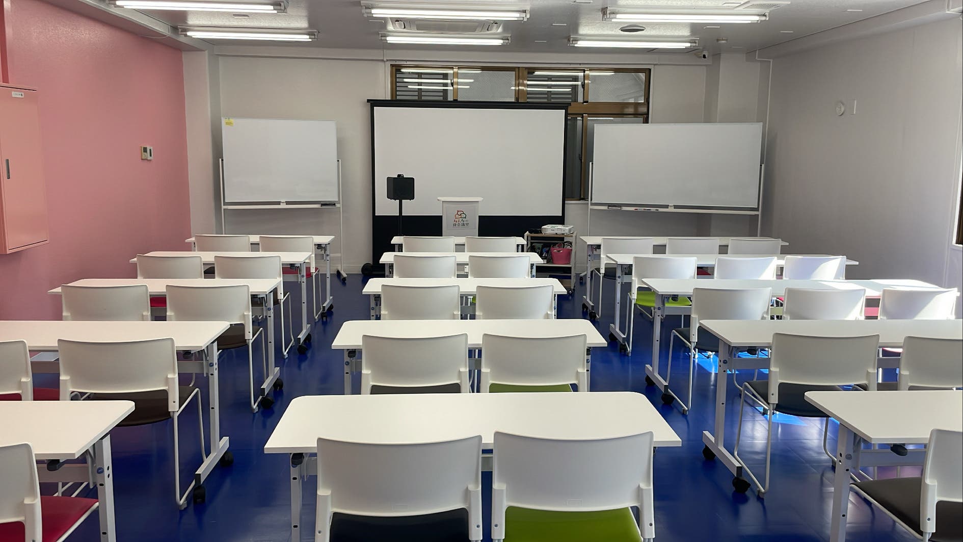 【旭橋駅徒歩3分】定員35+α名！プロジェクター含む備品・高速Wi-Fi無料！泉崎201会議室の写真6