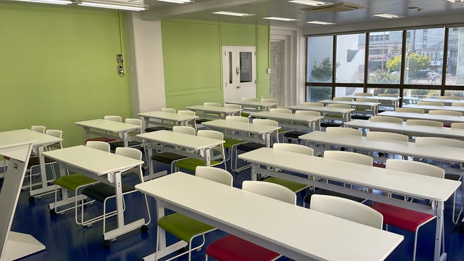 【旭橋駅徒歩3分】定員45+α名!プロジェクター含む備品・高速Wi-Fi無料!泉崎202会議室の写真2