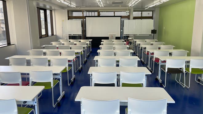 【旭橋駅徒歩3分】定員45+α名!プロジェクター含む備品・高速Wi-Fi無料!泉崎202会議室の写真3