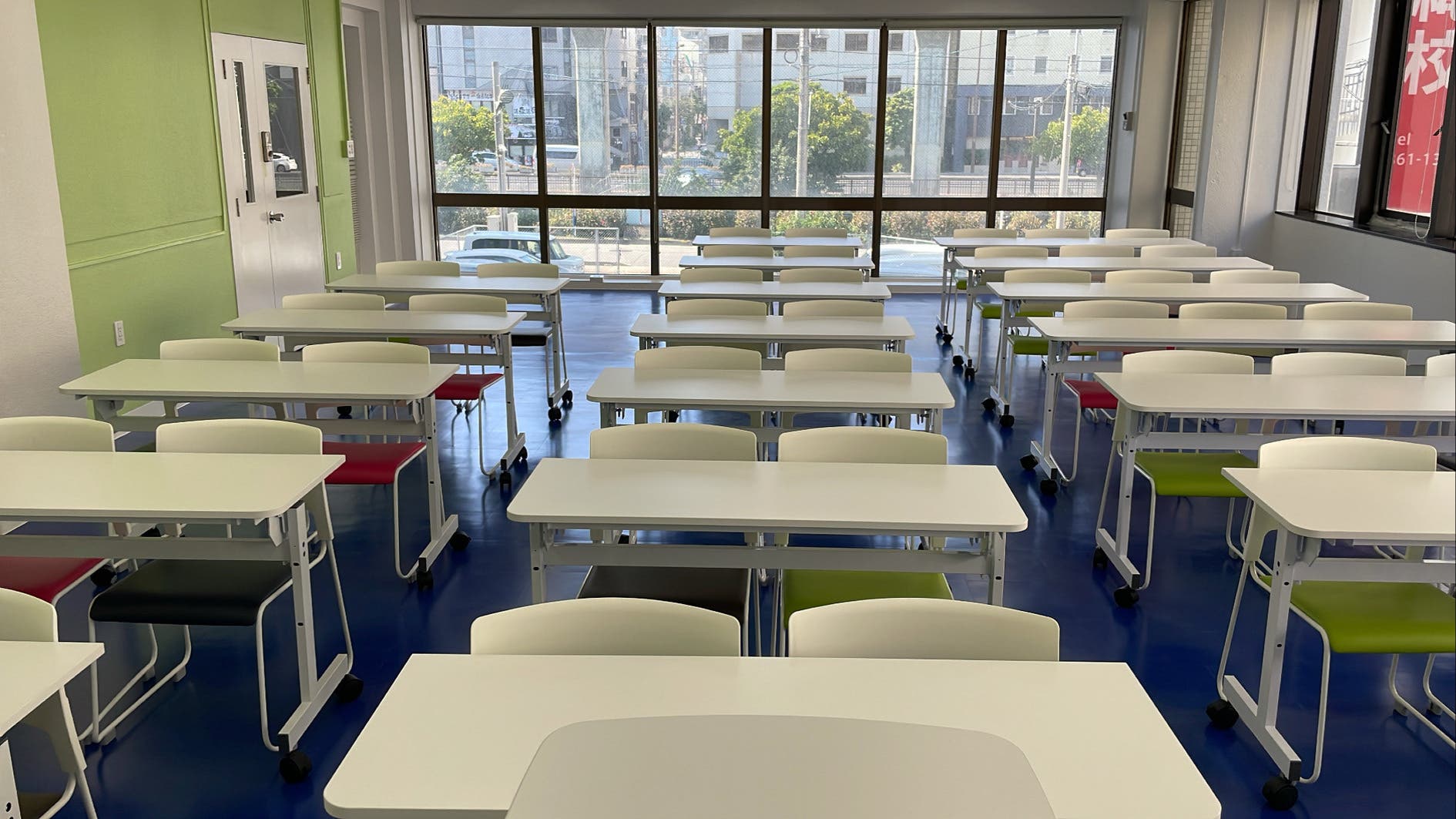 【旭橋駅徒歩3分】定員45+α名！プロジェクター含む備品・高速Wi-Fi無料！泉崎202会議室の写真5