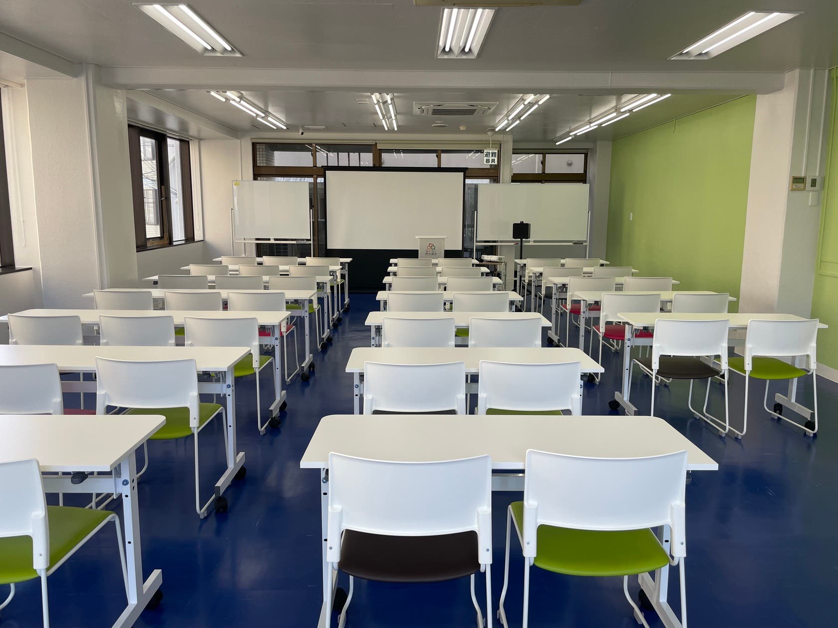 【旭橋駅徒歩3分】定員45+α名！プロジェクター含む備品・高速Wi-Fi無料！泉崎202会議室の写真6