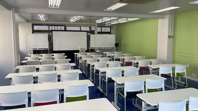 【旭橋駅徒歩3分】定員45+α名!プロジェクター含む備品・高速Wi-Fi無料!泉崎202会議室の写真7