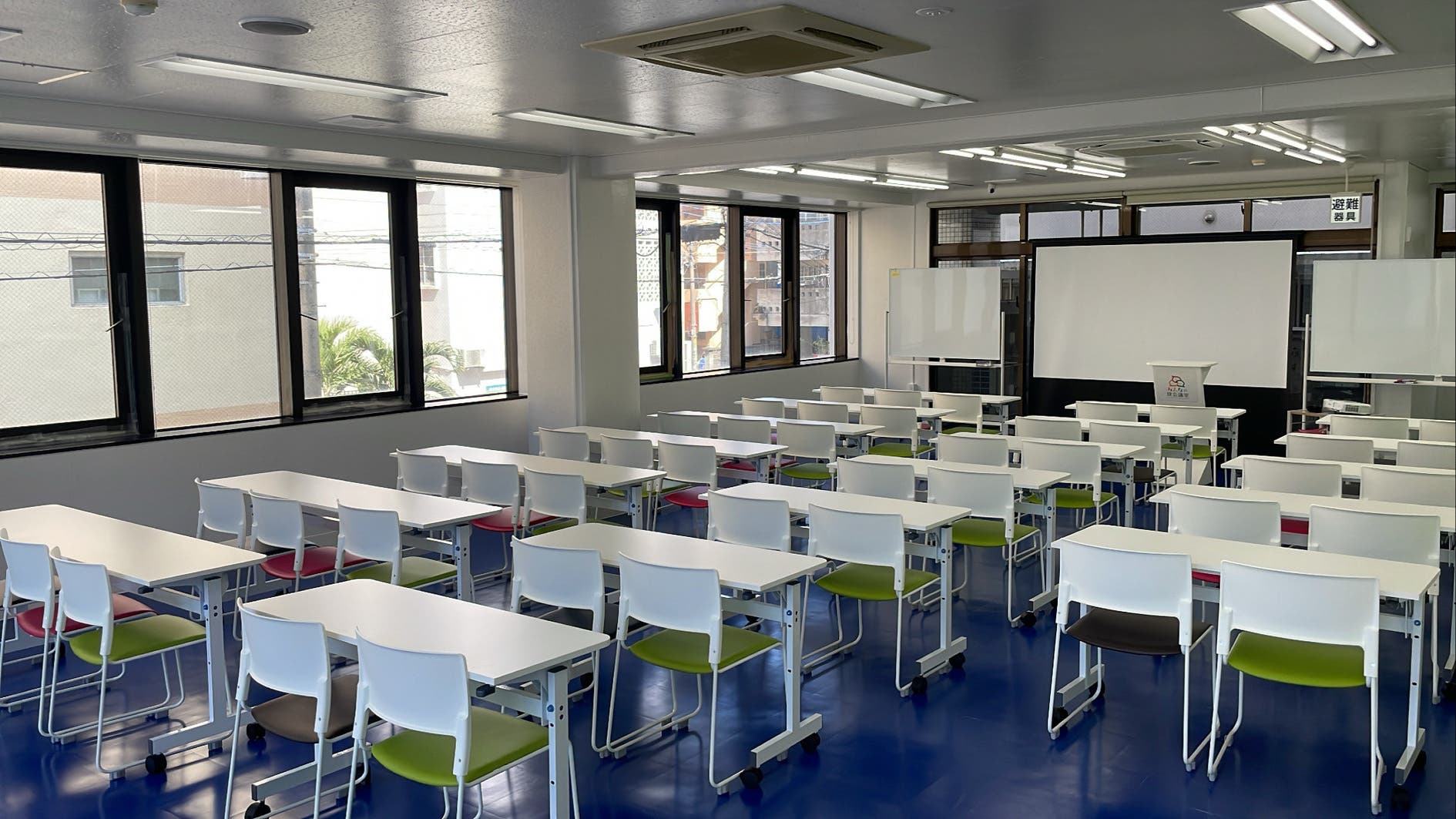 【旭橋駅徒歩3分】定員45+α名！プロジェクター含む備品・高速Wi-Fi無料！泉崎202会議室の写真8