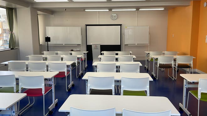 【旭橋駅徒歩3分】定員33+α名!プロジェクター含む備品・高速Wi-Fi無料!泉崎301会議室の写真2