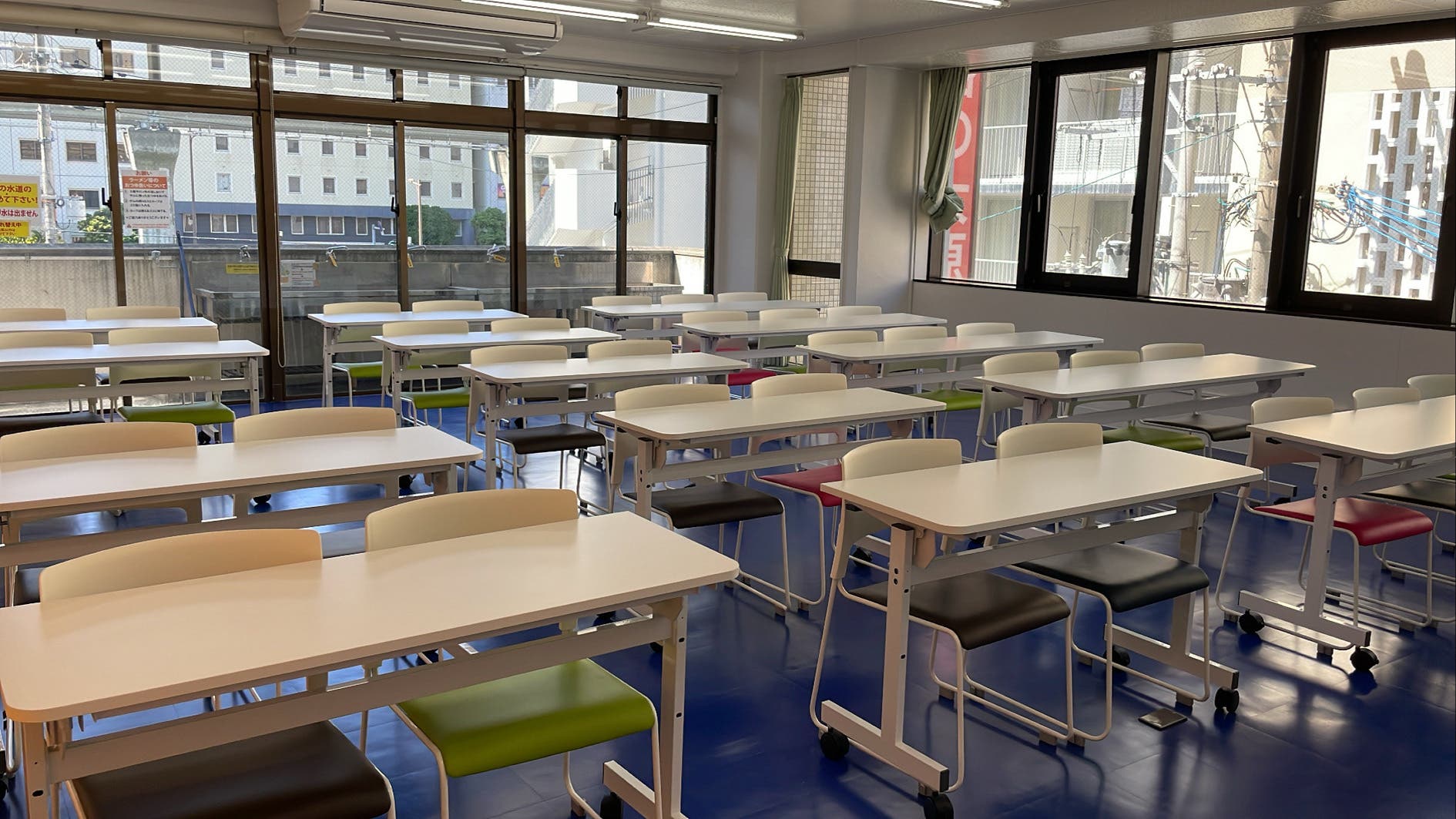 【旭橋駅徒歩3分】定員33+α名！プロジェクター含む備品・高速Wi-Fi無料！泉崎301会議室の写真4