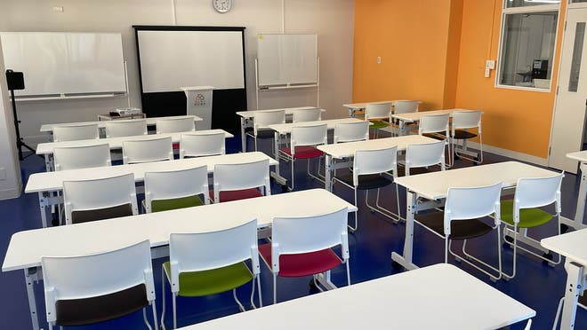 【旭橋駅徒歩3分】定員33+α名!プロジェクター含む備品・高速Wi-Fi無料!泉崎301会議室の写真5