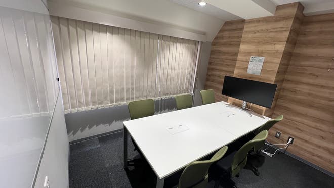 田町駅徒歩2分!モニター付完全個室の会議室!【RoomC(6名会議室)】の写真2