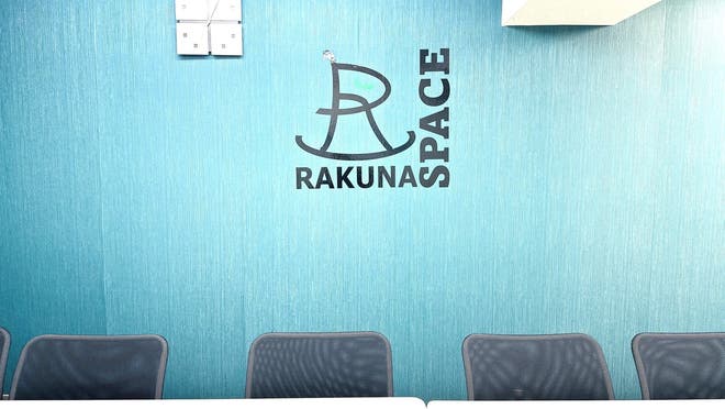 RAKUNA 秋葉原【 光回線導入・43インチTVモニター★岩本町駅徒歩1分・秋葉原駅徒歩5分】の写真1