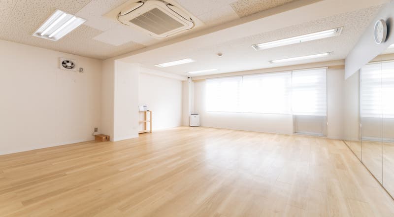 【烏丸御池駅徒歩4分】自然光が心地よいレンタルスタジオ｜ヨガ・ダンス・演劇練習｜1日利用OK
