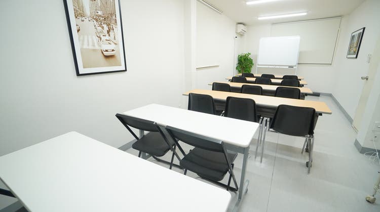 <ロード会議室>本町駅4分・20名収容!光Wi-Fi📶プロジェクター無料🎥セミナー/会議/ワークショップ/ボードゲームの写真1