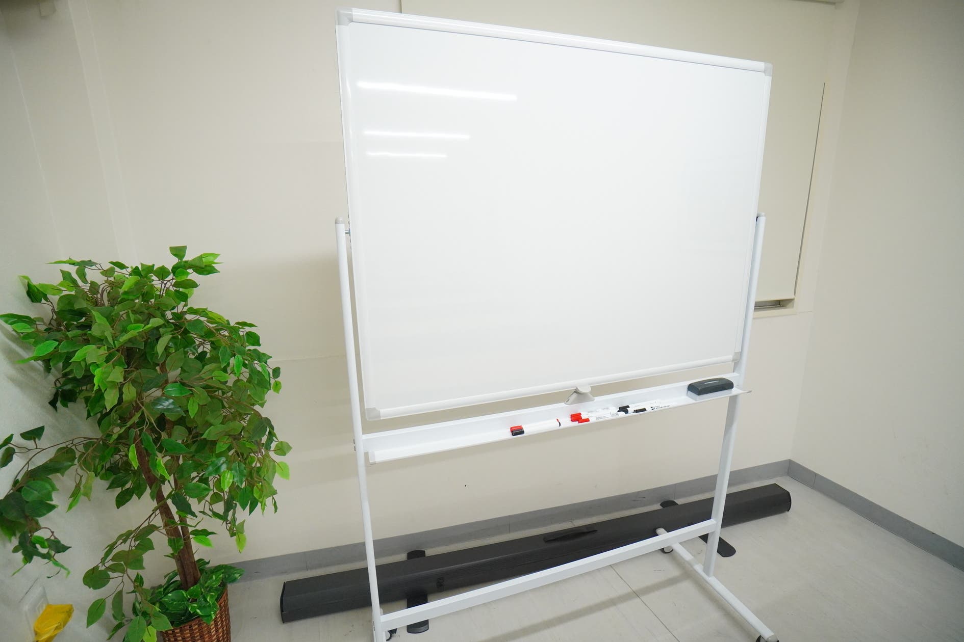 ＜ロード会議室＞本町駅4分・20名収容！光Wi-Fi📶プロジェクター無料🎥セミナー/会議/ワークショップ/ボードゲームの写真8