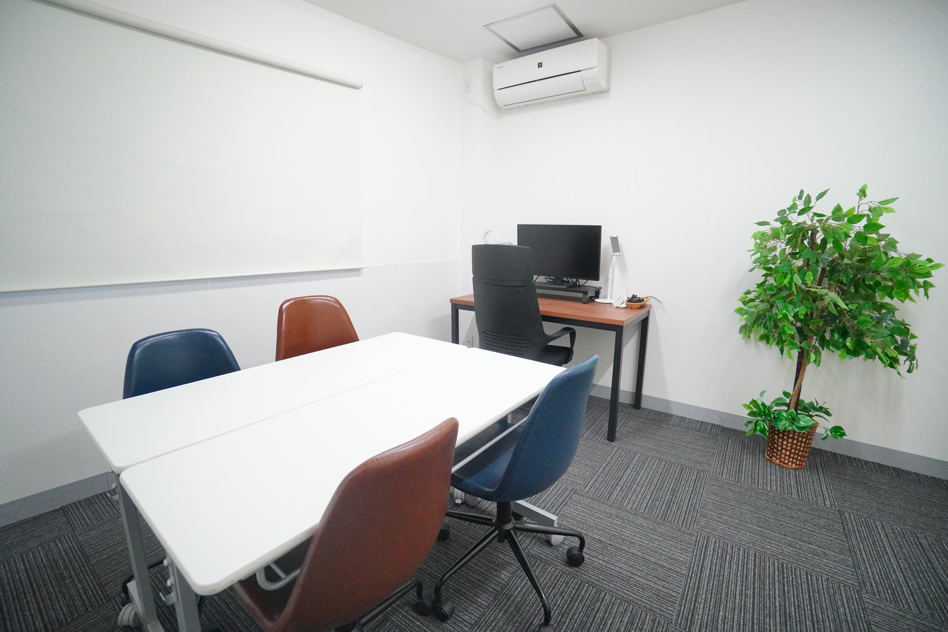 ＜ワークスペース本町＞光Wi-Fi📶モニター無料🖥テレワーク/Zoom/会議/商談/作業場所の写真5