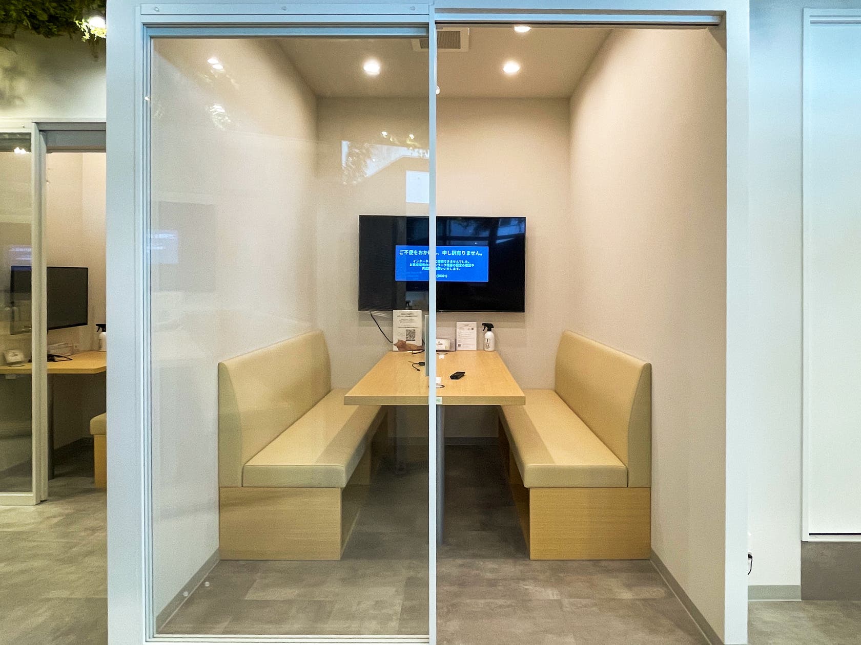 🌟大事な商談に最適🌟【池袋駅徒歩1分｜定員6名の商談ルーム｜13PG】完全個室/無料Wi-Fi/電源/55inモニターの写真9