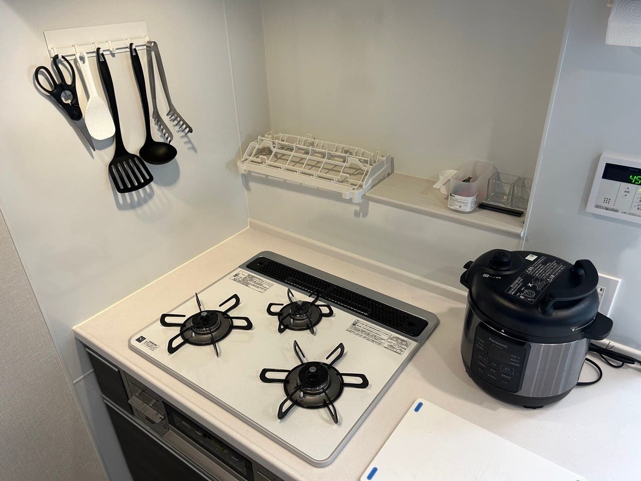 【那覇曙】パーティーや撮影などに最適！大型TV/ゴミ捨て可/共有ラウンジ貸切可！/ベランダ/ボドゲ充実の写真12