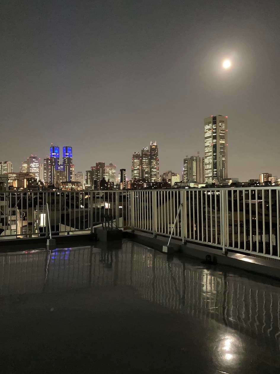 新宿超高層ビル群を一望！都庁・パークハイアット東京などの摩天楼を背景に撮影できる屋上スペース/無料更衣室完備の写真5