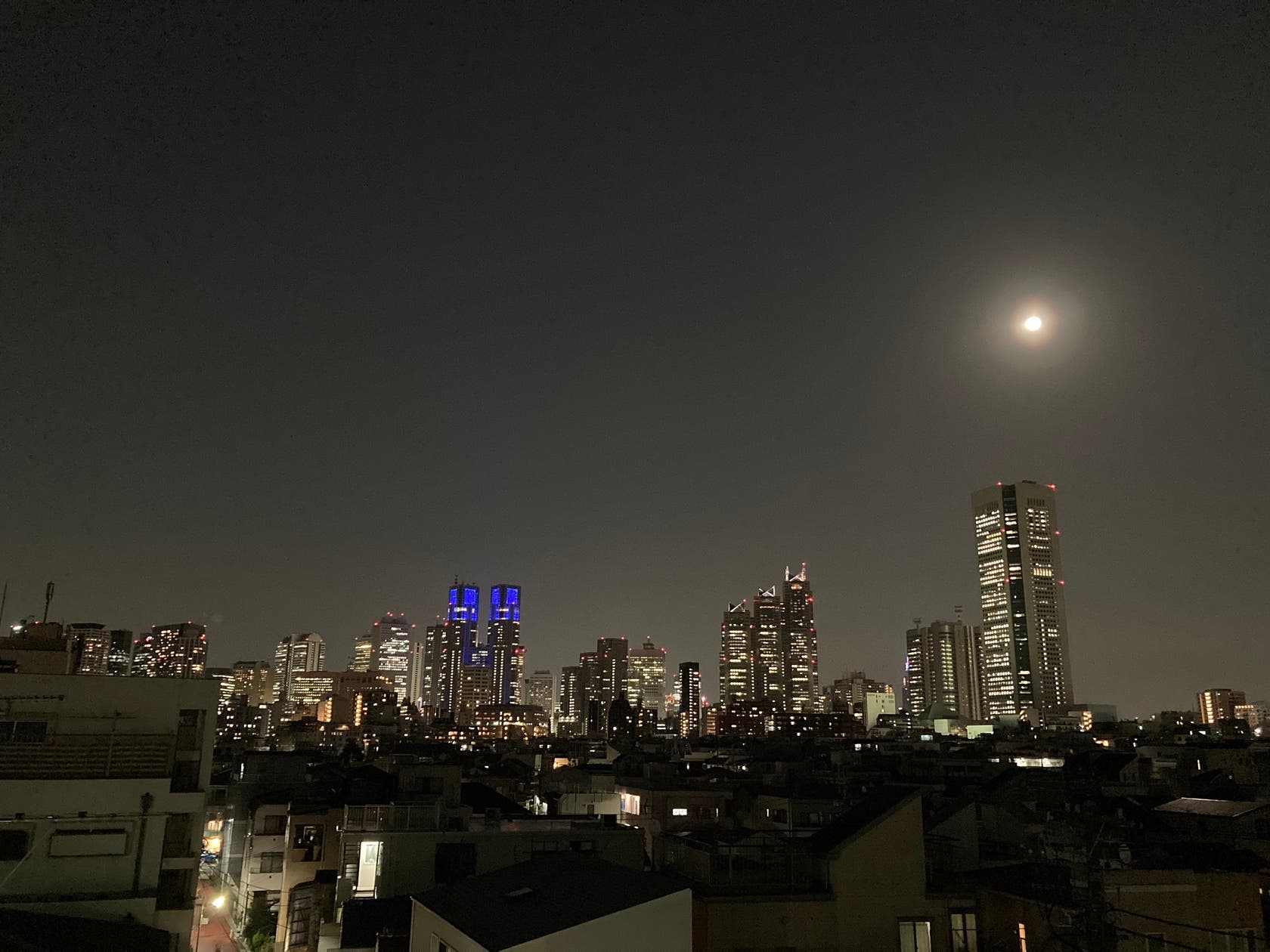 新宿超高層ビル群を一望！都庁・パークハイアット東京などの摩天楼を背景に撮影できる屋上スペース/無料更衣室完備の写真8