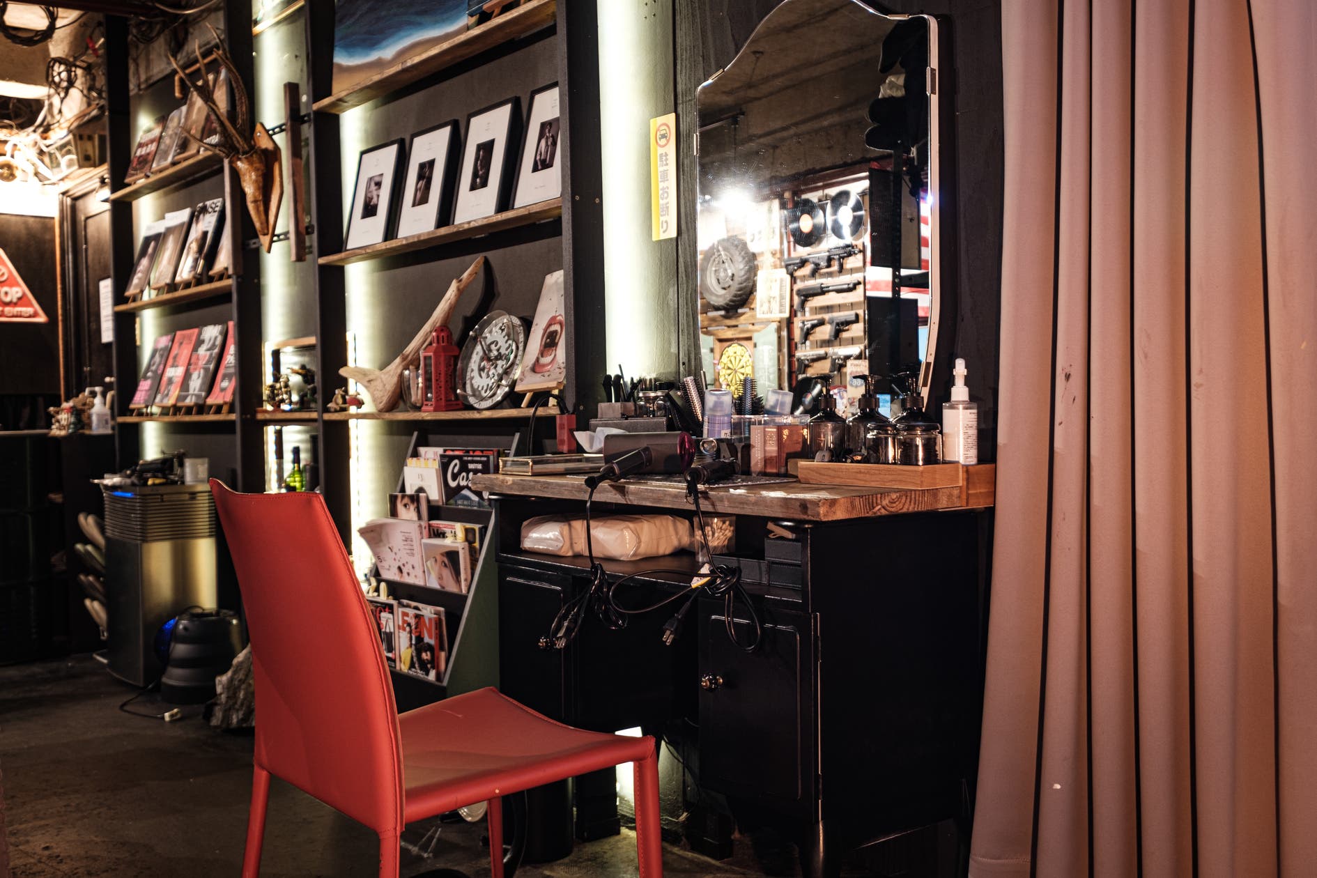 【ストロボ無料レンタル】アメリカンガレージ/廃墟/工場/サイバーパンク/スモークマシン/レトロの写真11