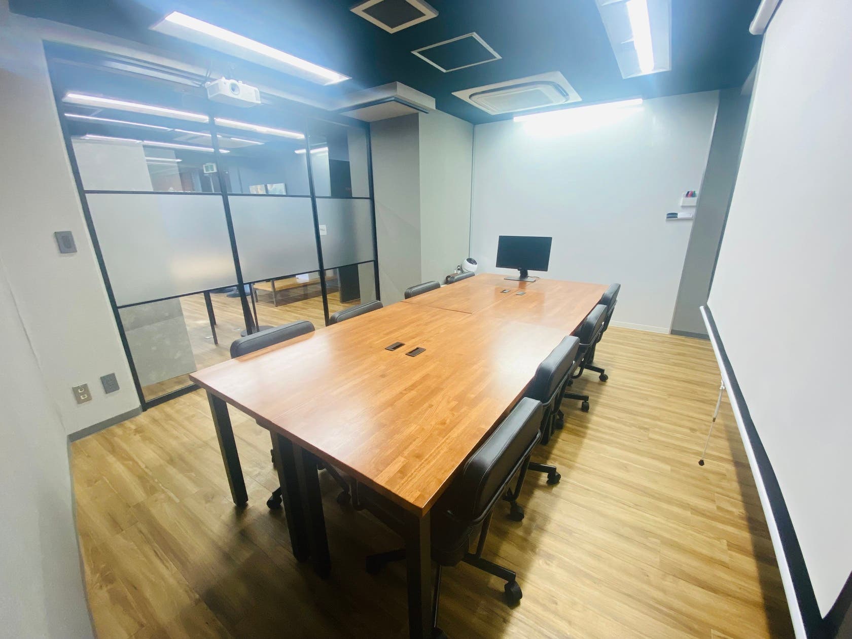 恵比駅徒歩3分　株式会社アイミリーの会議室をお貸ししますの写真1