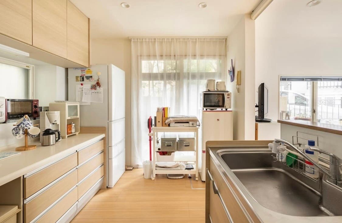 【元町中華街駅から徒歩6分の一軒家】自然光豊かなダイニング&キッチン♡　撮影・ホームパーティー・ワークショップなどに！の写真4