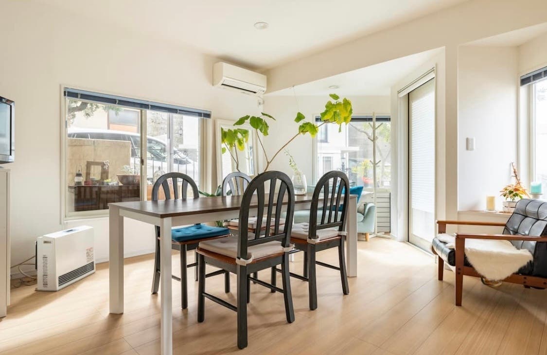 【元町中華街駅から徒歩6分の一軒家】自然光豊かなダイニング&キッチン♡　撮影・ホームパーティー・ワークショップなどに！の写真1