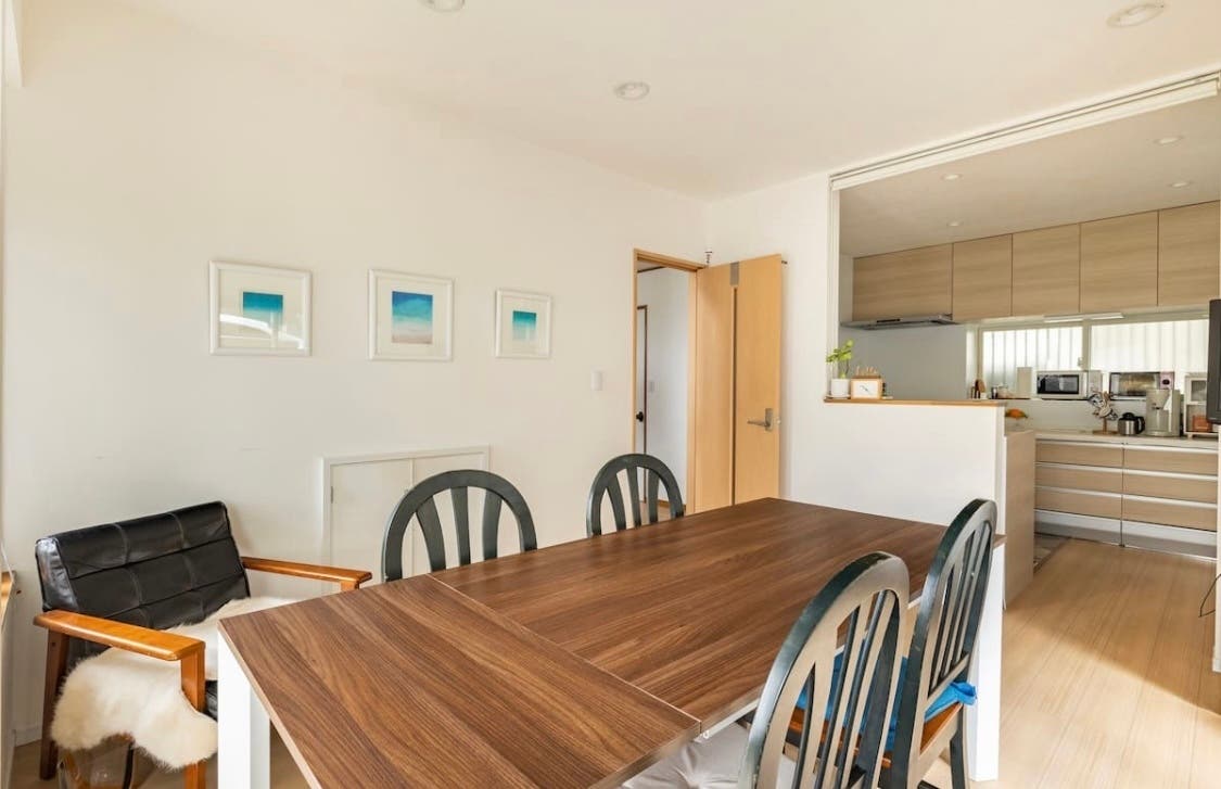 【元町中華街駅から徒歩6分の一軒家】自然光豊かなダイニング&キッチン♡　撮影・ホームパーティー・ワークショップなどに！の写真3