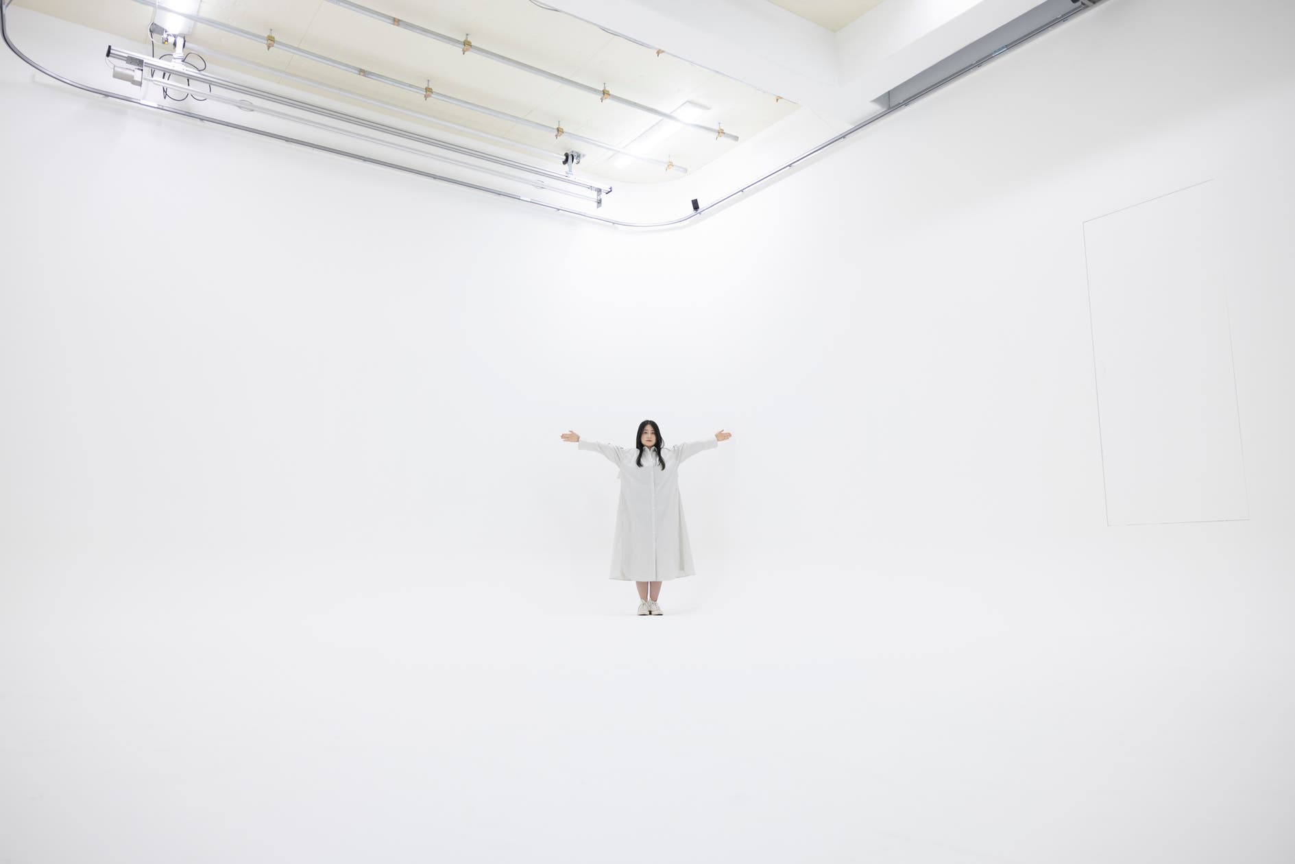 西日暮里駅徒歩3分！ 自然光撮影対応の白ホリスペースがメインのレンタル撮影スタジオの写真5