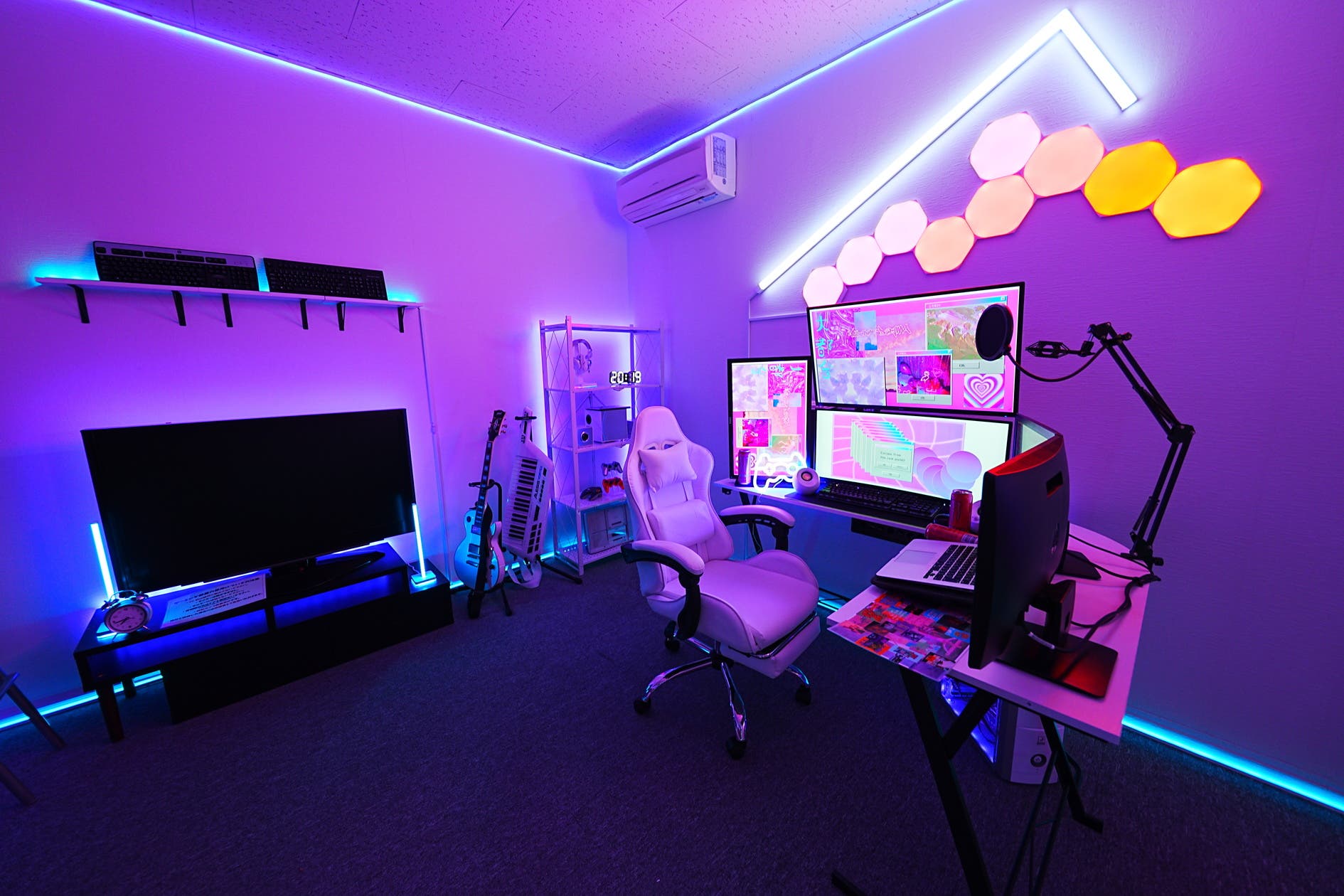 【ゲーミングルーム】in Booty東京　ネオンのあるゲーミングルームの写真2