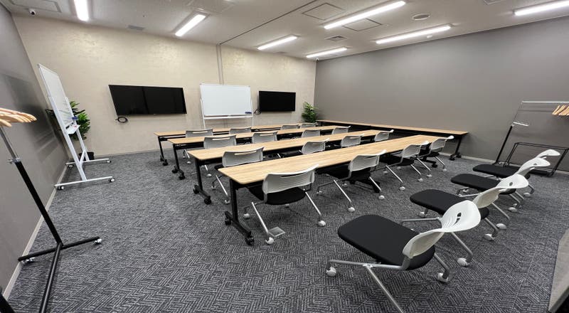 ＜小田急海老名貸し会議室B・C＞駅近新築大型オフィス内✨20名収容💺Wi-Fi📶モニター🖥会議/セミナー/研修