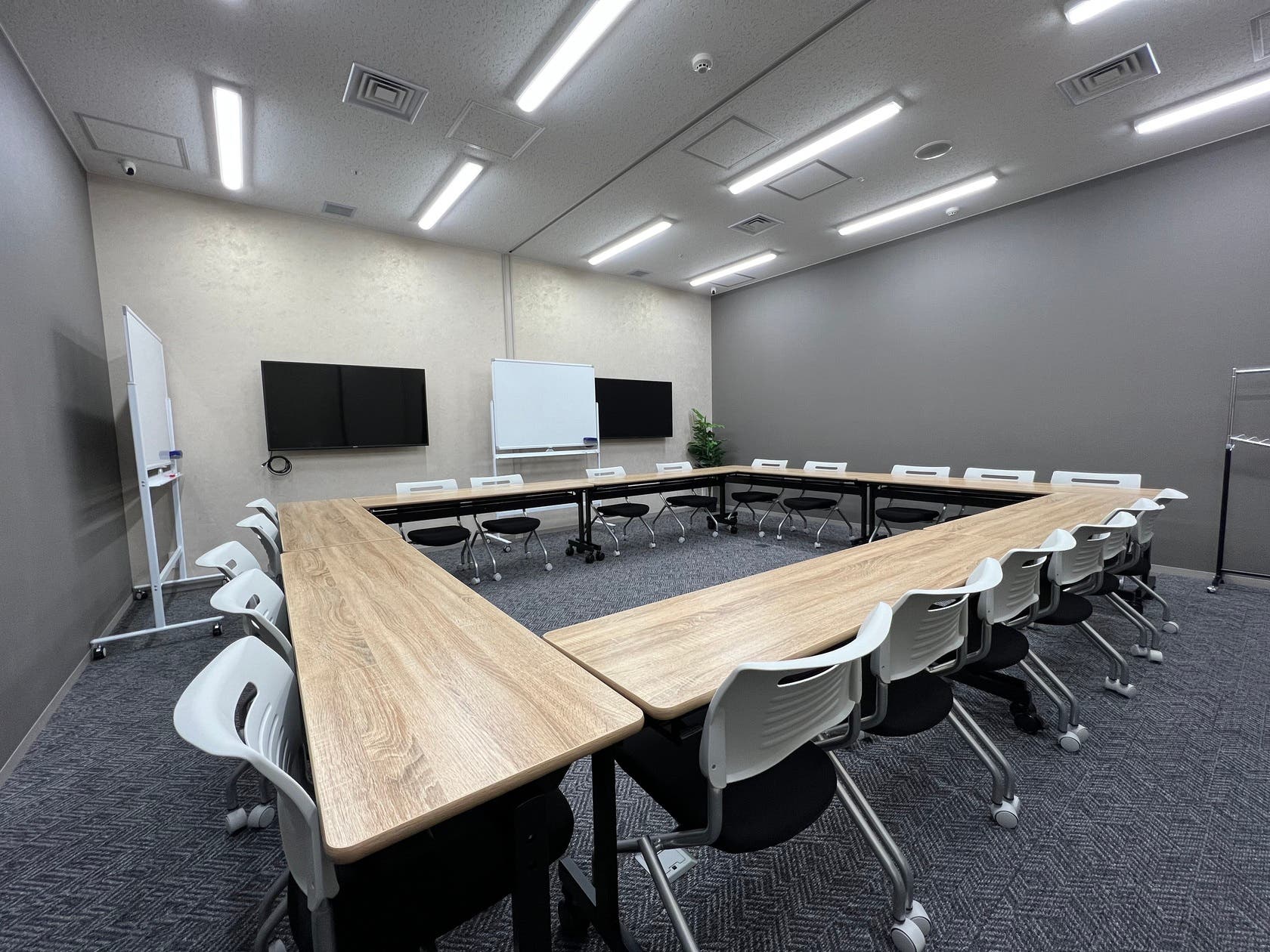 ＜小田急海老名貸し会議室B・C＞駅近新築大型オフィス内✨20名収容💺Wi-Fi📶モニター🖥会議/セミナー/研修の写真6