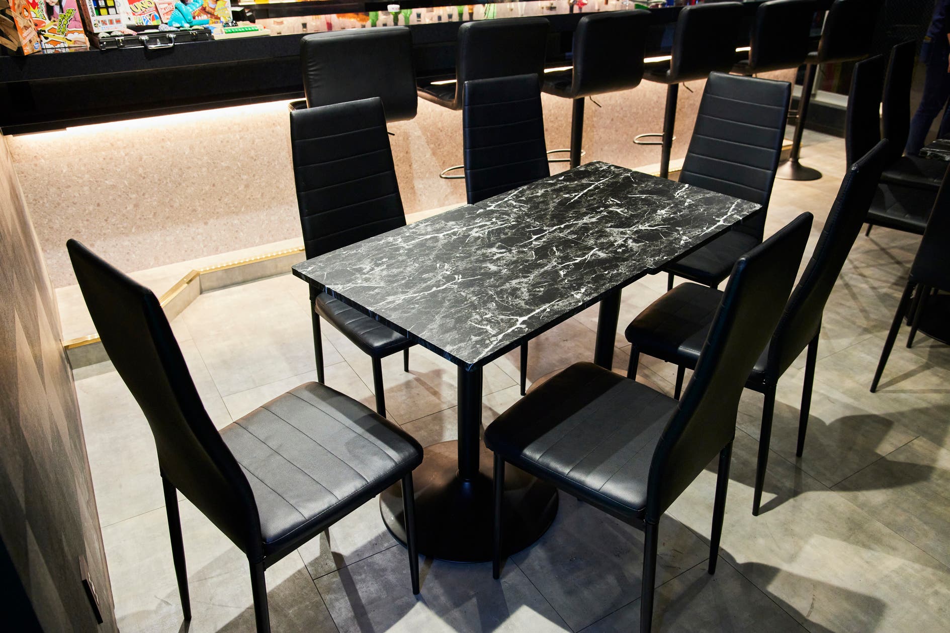 新宿駅から徒歩6分/テーブル席、ソファー席、カウンター、カラオケ、ダーツ豊富な設備/CM。動画広告にお勧め！の写真4