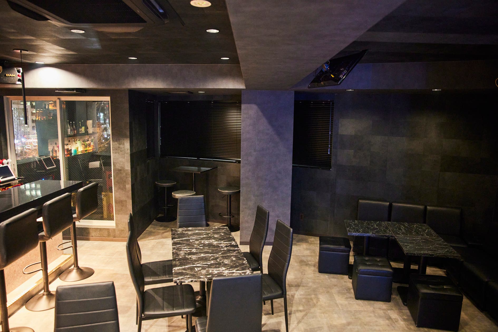 新宿駅から徒歩6分/テーブル席、ソファー席、カウンター、カラオケ、ダーツ豊富な設備/CM。動画広告にお勧め！の写真5