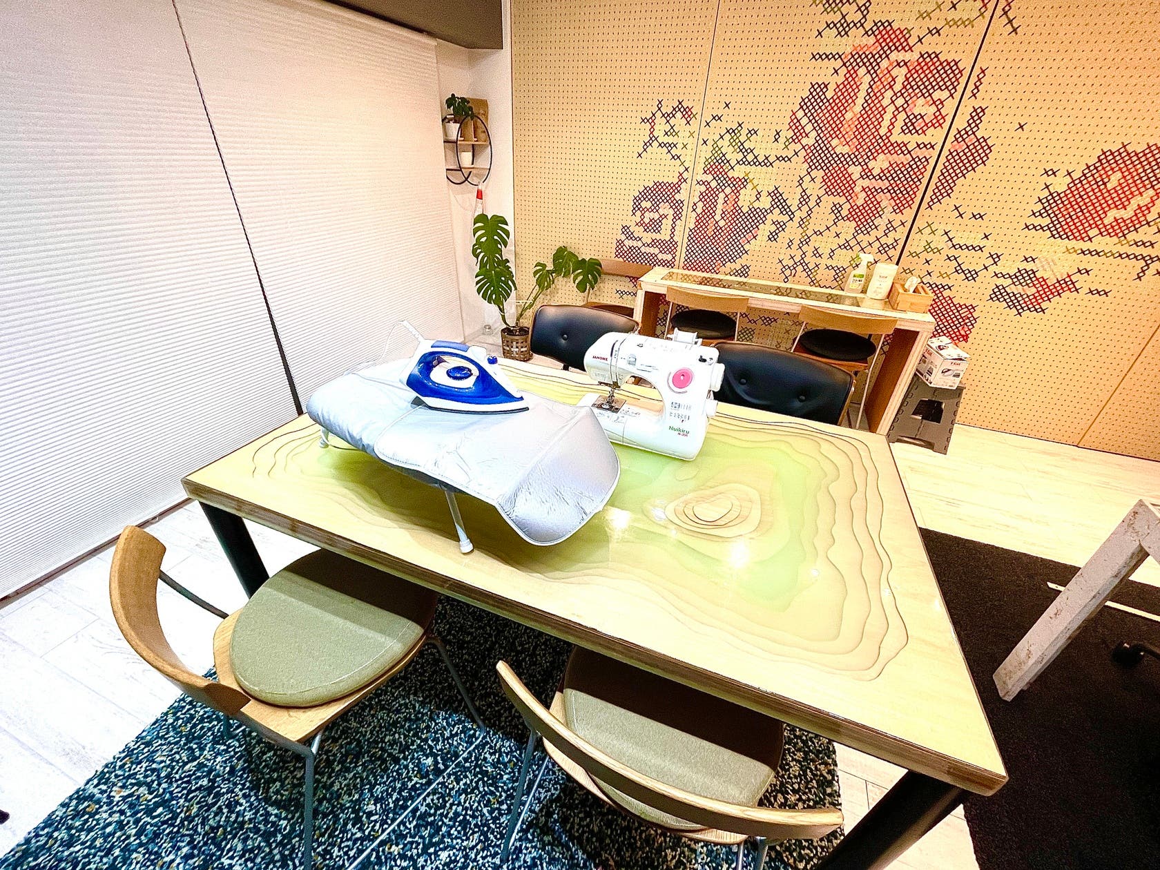 新宿/大久保🌸55インチ大型テレビ/忘年会/配信/作業/カードゲーム/ミシン　ゴミ回収可【プラスペ 東新宿】の写真9