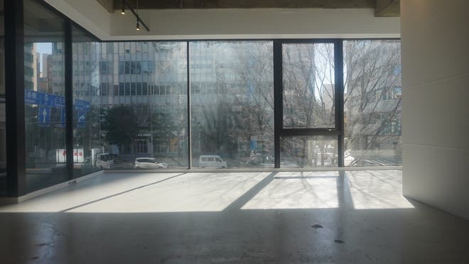 表参道駅徒歩1分、青山通り沿いの133㎡のギャラリースタジオの写真4