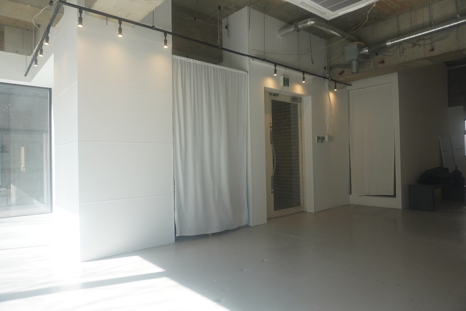 表参道駅徒歩1分、青山通り沿いの133㎡のギャラリースタジオの写真6