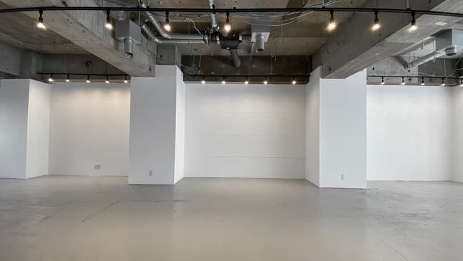 表参道駅徒歩1分、青山通り沿いの133㎡のギャラリースタジオの写真3