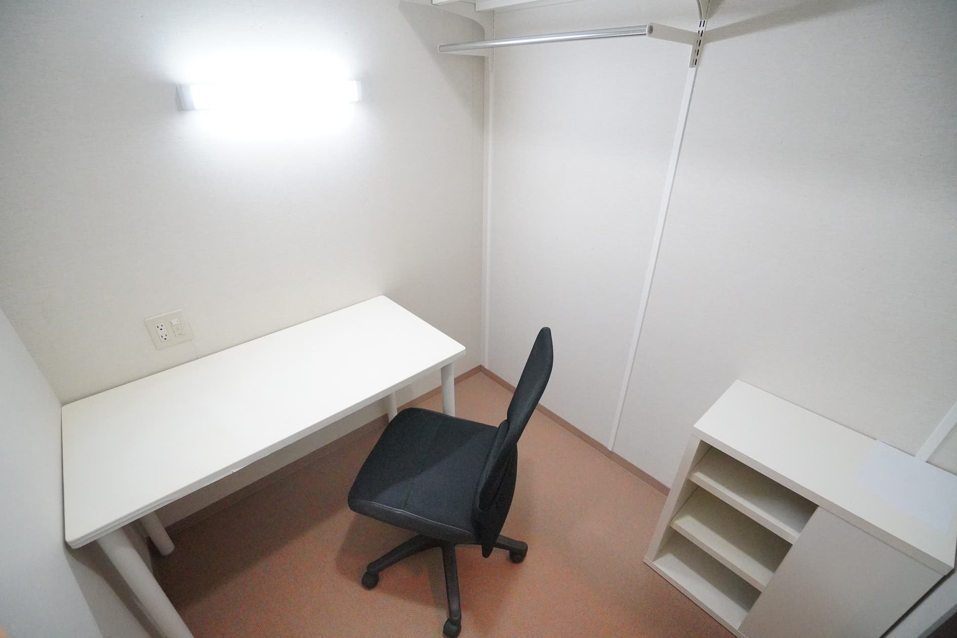 ＜ミニマルワークスペース池袋213＞駅近🚃Wi-Fi📶電源🔌フリードリンク☕️リモートワーク/ZOOM/Web面接/作業場所の写真1