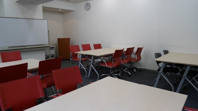 【関内】赤い椅子が素敵な多目的レンタルスペース/306号室の写真4