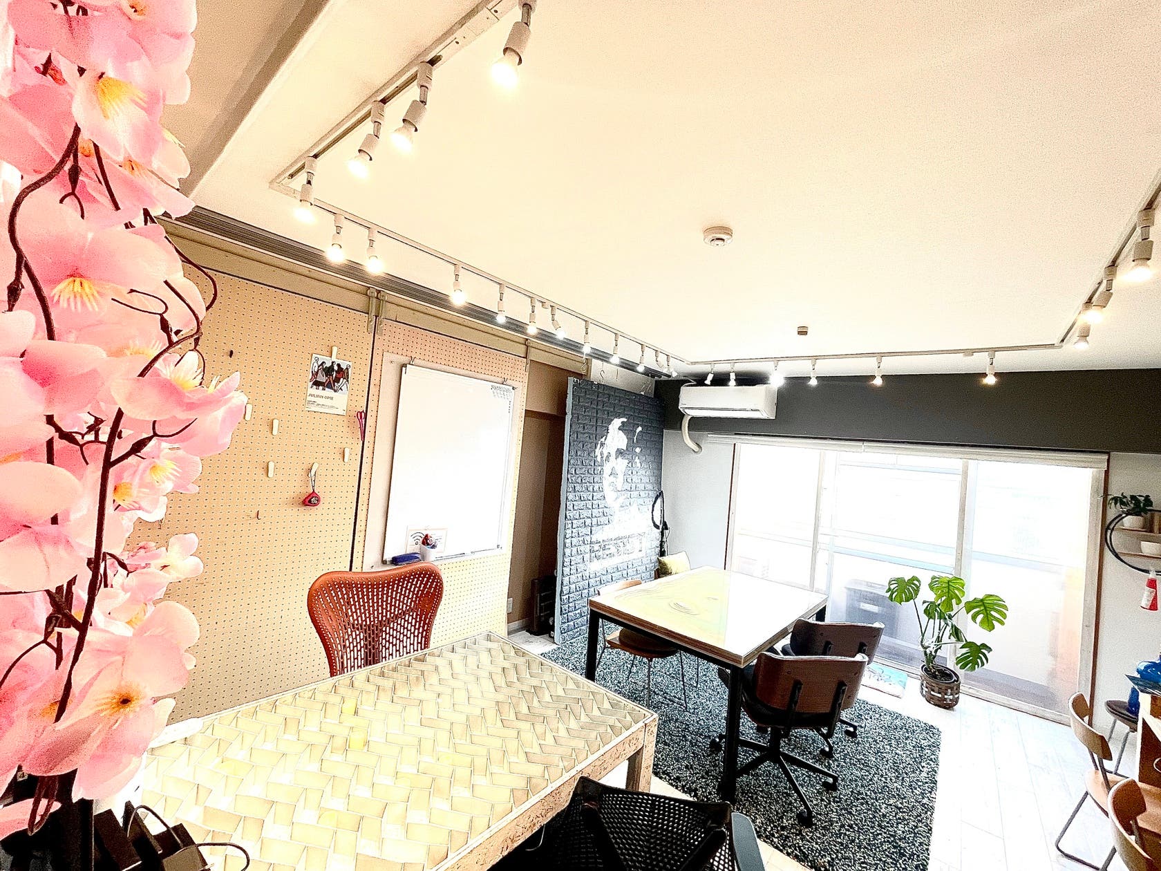 新宿/大久保🌸55インチ大型テレビ/忘年会/配信/作業/カードゲーム/ミシン　ゴミ回収可【プラスペ 東新宿】の写真11