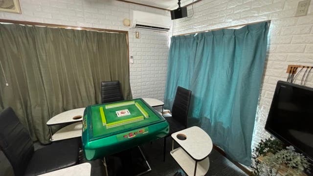 【武蔵藤沢駅徒歩5分】自由に利用できる完全個室/TV・音響・エアコン・冷蔵庫・テーブル・無料Wi-Fi・自動麻雀卓・ゲーム類。の写真1