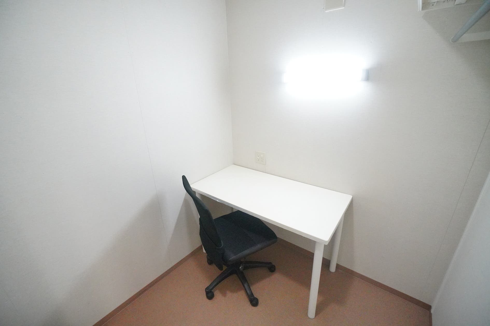 ＜ミニマルワークスペース池袋213＞駅近🚃Wi-Fi📶電源🔌フリードリンク☕️リモートワーク/ZOOM/Web面接/作業場所の写真4