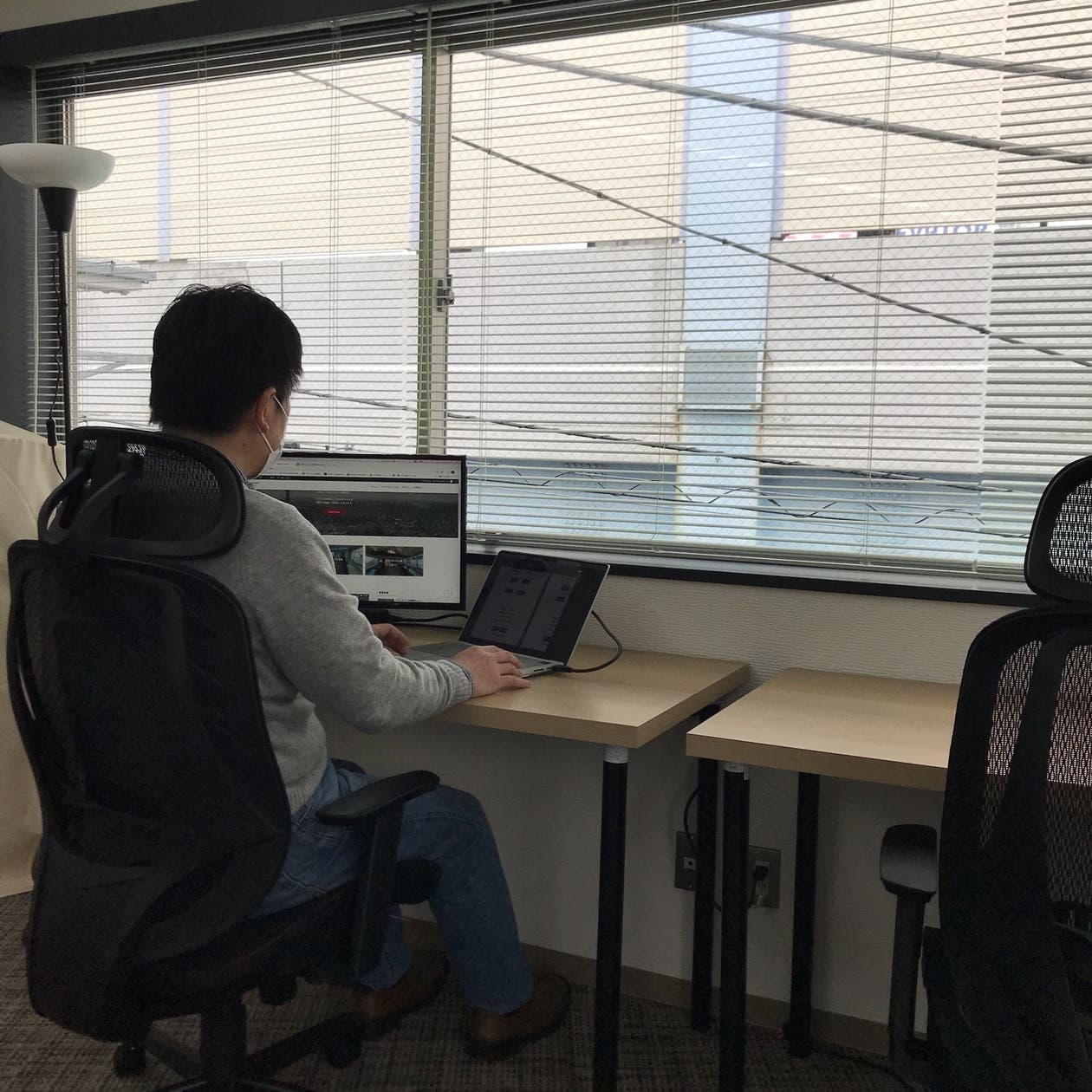 E席（4階コワーキング）1名分の利用（複数名でのご利用は人数分の予約をお願いします）の写真11