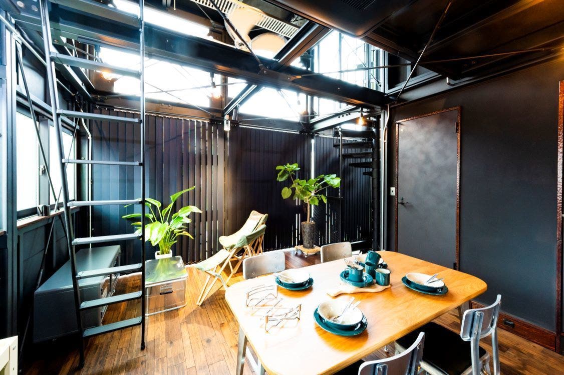 ✨大阪✨圧倒的な存在感✨吹き抜け空間が魅力✨ガレージハウス✨ガラス張り✨車・バイクの撮影等✨かっこいい✨ロフト有りの写真9