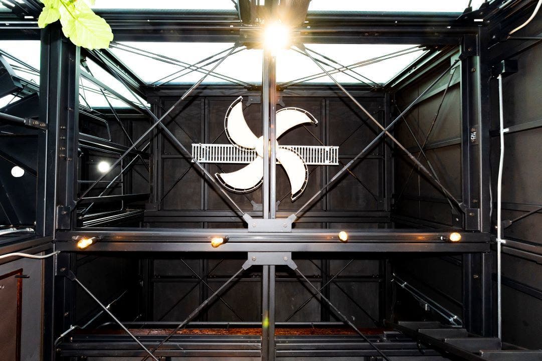 ✨大阪✨圧倒的な存在感✨吹き抜け空間が魅力✨ガレージハウス✨ガラス張り✨車・バイクの撮影等✨かっこいい✨ロフト有りの写真20