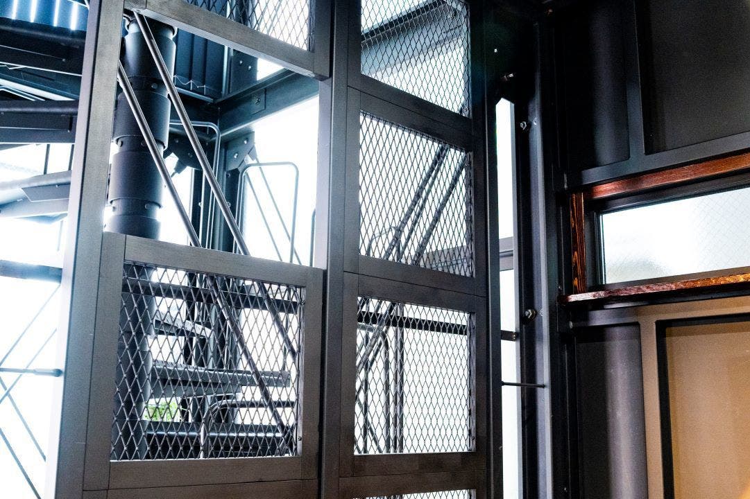 ✨大阪✨圧倒的な存在感✨吹き抜け空間が魅力✨ガレージハウス✨ガラス張り✨車・バイクの撮影等✨かっこいい✨ロフト有りの写真7