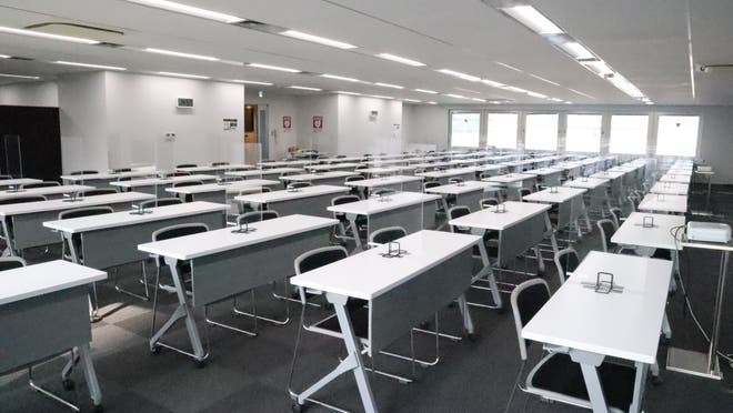 九段下研修ルーム【九段下駅1分】セミナー形式136名着席可の大型会議室の写真1