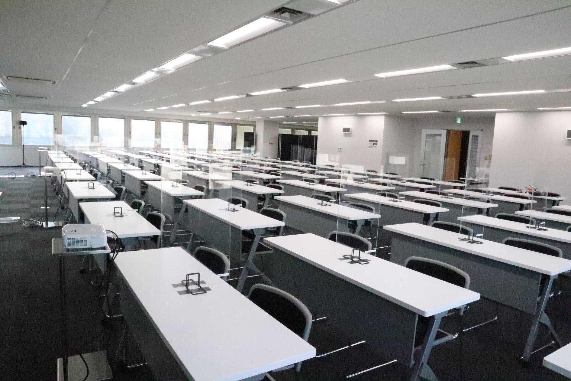 九段下研修ルーム【九段下駅1分】セミナー形式136名着席可の大型会議室の写真3