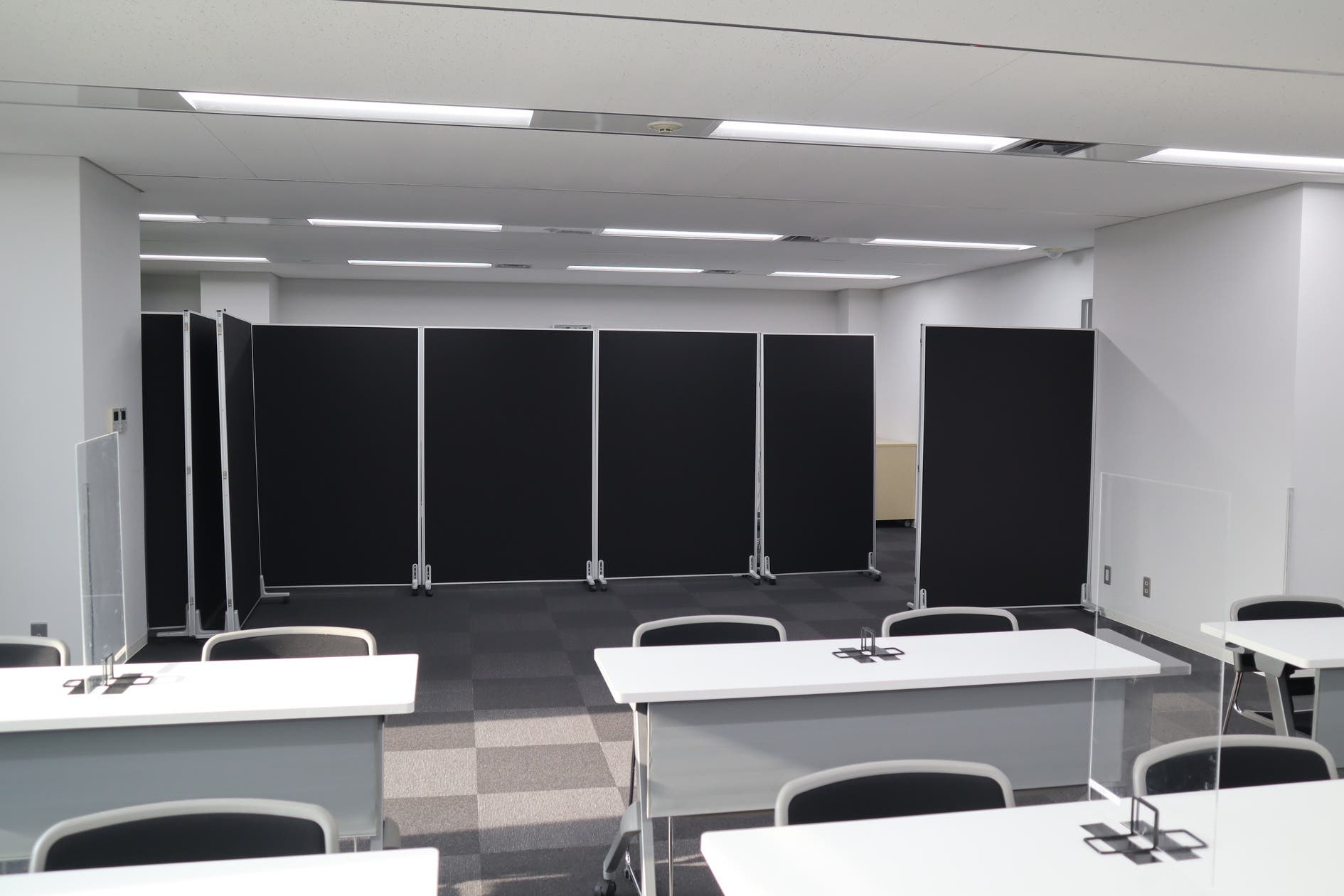 九段下研修ルーム【九段下駅1分】セミナー形式136名着席可の大型会議室の写真10