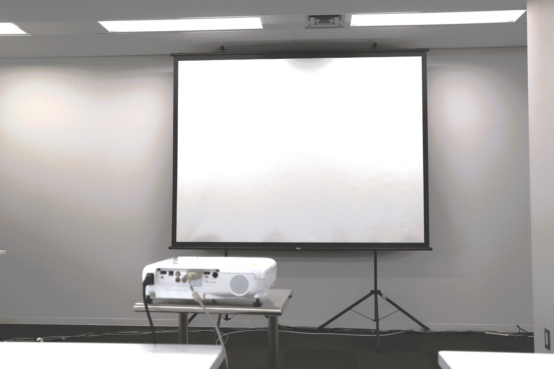 九段下研修ルーム【九段下駅1分】セミナー形式136名着席可の大型会議室の写真17